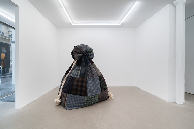 Zhi Wei | Contemporary Art Library