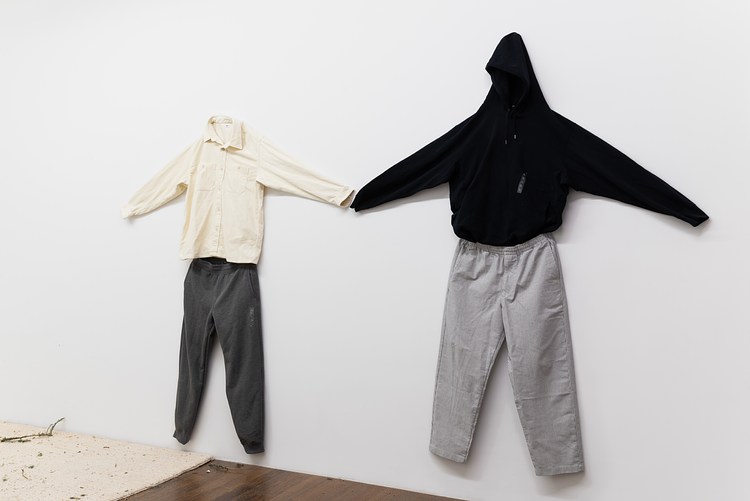 Derosia | Contemporary Art Library