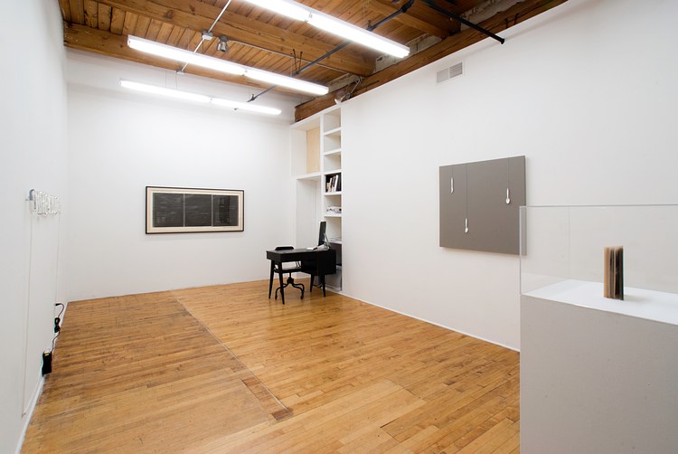 Quién es este? He said, but no one spoke back. There was someone there ...