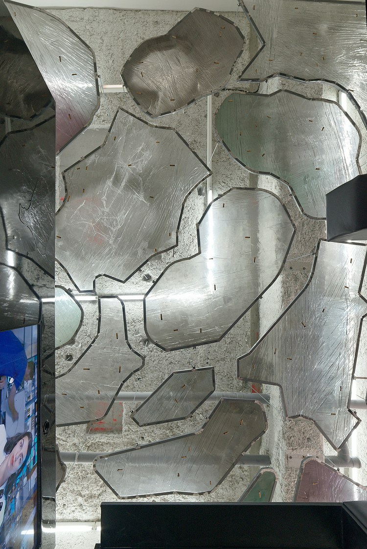 Neïl Beloufa at Galerie Balice Hertling, Paris | Contemporary Art Library